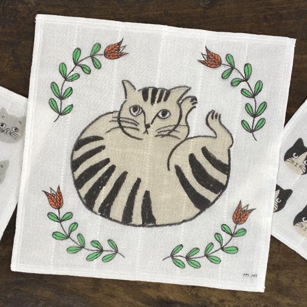 イラストレーター、松尾ミユキさんデザインの蚊帳生地ふきんです。猫やお花柄がかわいいです。こちらは正方形の形です。表面は柔らかな肌さわりのコットン、中面と裏面は吸水性が高く汚れが落ちやすいレーヨンを7枚重ねて縫い上げられています。蚊帳ふきんは...