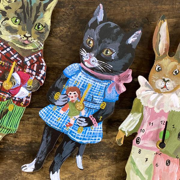 フランスのイラストレーター、ナタリーレテ デザインの壁掛け時計です。ナタリーレテさんの作品がそのまま壁にかかっているようで、アート性の高いデザイン。手書きの数字も可愛らしいです。新生活やご結婚のお祝いのギフトなどにも喜ばれそうです。Maya...