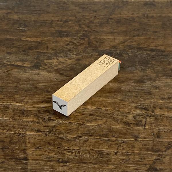 お天気や自然の造形をモチーフにしたスタンプです。こちらは鳥がモチーフ。反対にして波も表現できます。水彩画のようなにじみやぼかし具合が素敵です。メッセージカードや手帳、オリジナルペーパー作りにどうぞ。＊メール便配送可。■サイズ：外径/約W1....