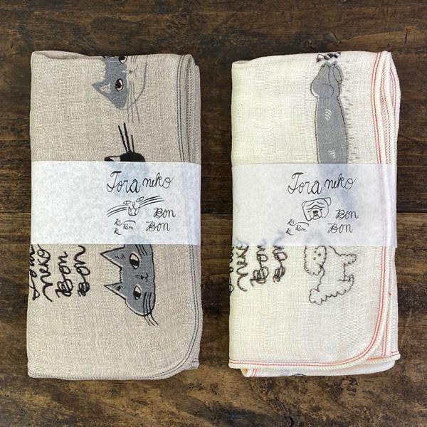 旅するレストラン・トラネコボンボンを主宰する料理人、中西なちおさんデザインの四重ガーゼ手ぬぐいです。個性的でユーモアあふれる猫と犬のデザイン。リネン独特のシャリ感とコットンのなめらかさがあり、肌触りがいいです。洗濯を繰り返すと、リネンの繊維...