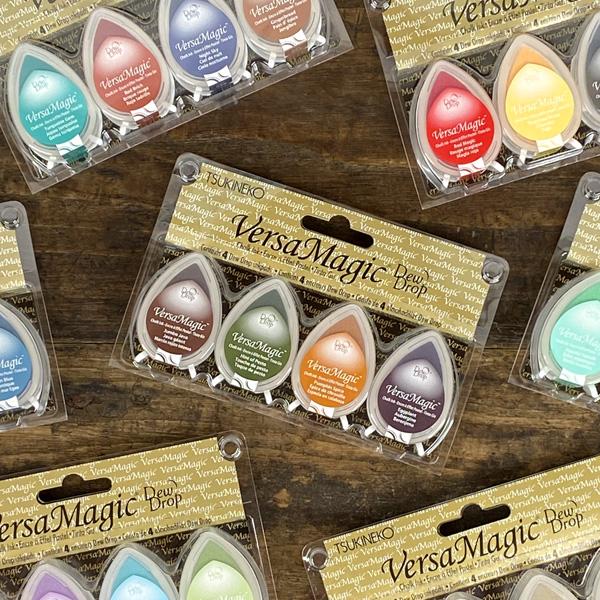 裏うつりしにくく、手帳におすすめのインクパッド4色セットです。マットな色調で濃色紙や写真にもお使いいただけます。しずく型なので持ちやすく、エッジを活かしてDTP（直塗り）に便利です。積み重ねできるので収納や持ち運びしやすいです。パステル調や...