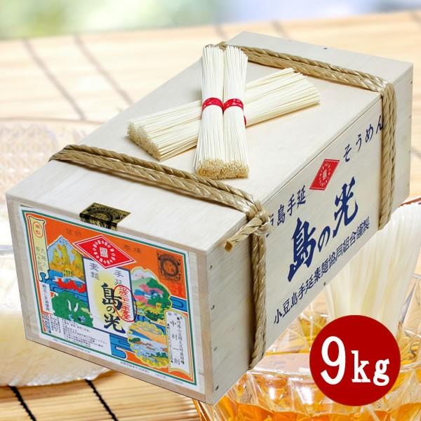 手延素麺生産地として400年の歴史を存する小豆島は日本三大生産地の一翼を担っております。戸時代の初め（慶長3年）からの伝統にささえられた独特の製法で作られています。何日も晴天が続く冬の日、肌にしみる寒風の澄きった空気の中でより細く、よりおい...