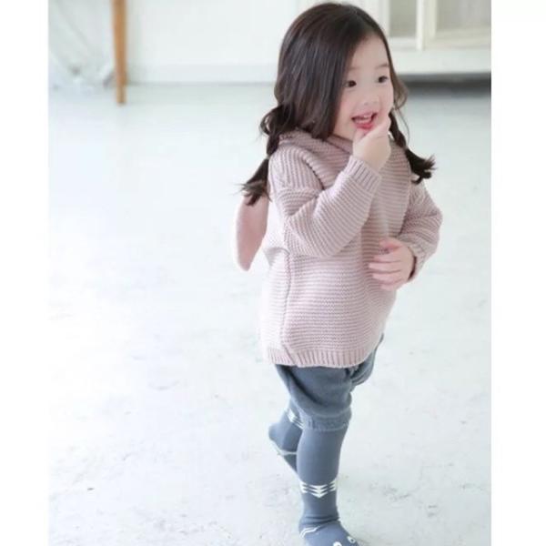 後ろにあるのはファスナー。これぞインポート！と思わせるようなトップスです♪フードにウサ耳がありとってもCUTE?ニットならではの暖かみがあります☆