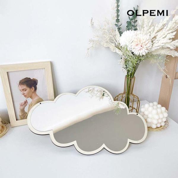 ※こちらは定形外郵便での発送になり、発送商品到着までに時間のかかる恐れがございます※雲のかたちをしたかわいいミラー。アクリルの鏡だから割れにくく安全で、子供部屋にもぴったりです♪軽量なので、付属のヒモやテープを使って取り付けも楽ちん☆【商品...