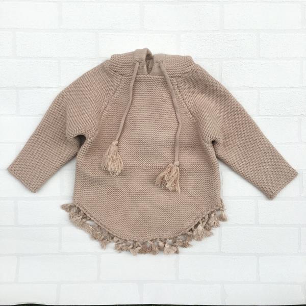 ※こちらは普段のサイズよりワンサイズアップがおすすめです。　またゆったり目に着られたい場合は、2サイズアップで大丈夫だと思います。　詳細な寸法は記載がありますのでご確認ください。かわいいとんがり帽子がついているニットトップスになります。裾に...