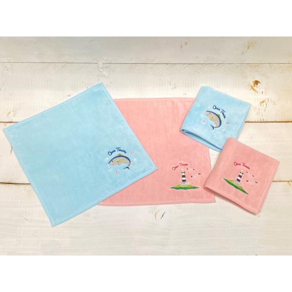 大判サイズの刺繍ハンカチです。サイズ：W250mm×H250mm※光の反射具合で実物と違う色に見える場合がございます。