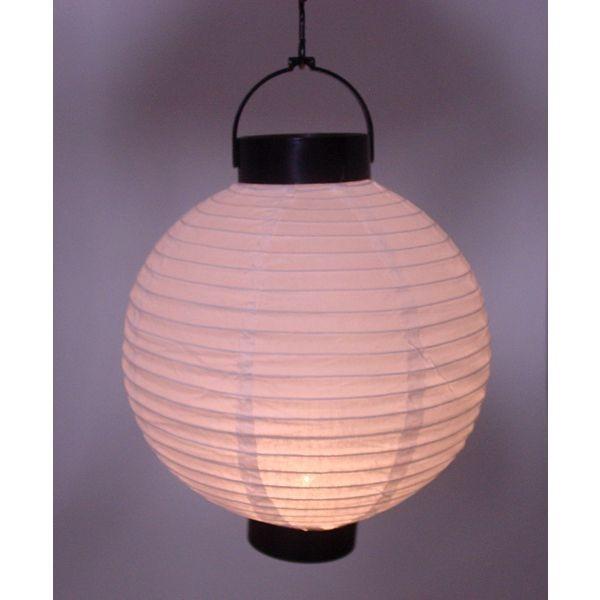 お絵描きが出来る紙ちょうちんです。ちょうちんを組み立てて豆電球を付け、絵を描いて完成！世界で一つ自分だけのオリジナル作品が出来上がります。【仕様】サイズ／組立時直径19.5cm×H22cm素材／紙、プラスチック、針金電源／単4電池2本※上輪...