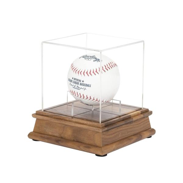 野球ファン必見のサインボールケース！アクリル板と木製台座の組み合わせで、大切なサインボールやホームランボールなどの、記念のボールを収納し、思い出を特別な形で残せる、スタイリッシュに保管・展示できる記念ボール入れディスプレイです。ガラスを凌ぐ...