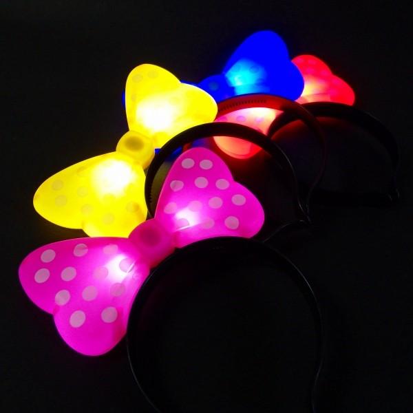 【商品名】光るリボンカチューシャ【12個セット】【商品サイズ】H200×W160×D20mm【色】4柄アソート。色・柄の指定は出来ません。【光り物玩具のご注意点。ご購入前に必ずお読み下さい。】品質向上とお安い価格を実現する努力をメーカー様が...