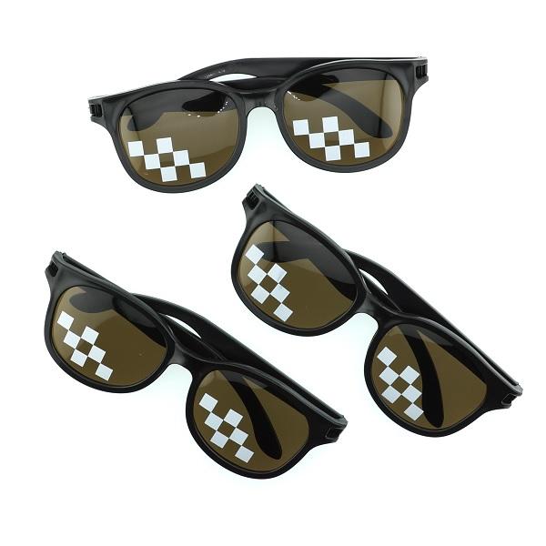 【商品名】ピクセルめがね【12個セット】【商品サイズ】本体サイズ：H50×W150×D150mm【色】1種。色・柄の指定は出来ません。【注意事項】こちらの商品は業務用商材の為、不良品が出たとしても返品・交換・返金は一切出来ません。