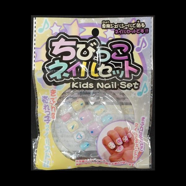 【商品名】ちびっこネイルセット【24個セット】【商品サイズ】パッケージサイズ：H150×W115×D20mm【色】12種アソート。色・柄の指定は出来ません。【注意事項】こちらの商品は業務用商材の為、不良品が出たとしても返品・交換・返金は一切...