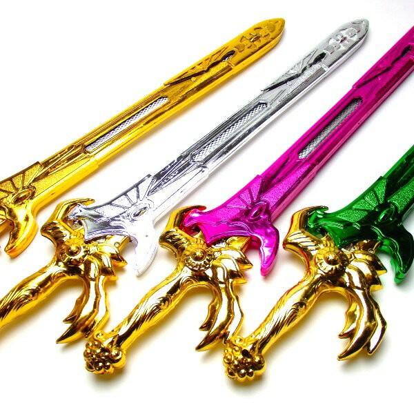 ちょうロングなブレードです！男の子はこれで決まり♪【商品名】メタルブレード【大】 【12個セット】 【商品サイズ】 本体サイズ：H510×W110×D30mm パッケージサイズ：H520×W120×D35mm 【色】4色アソート【注意事項】...