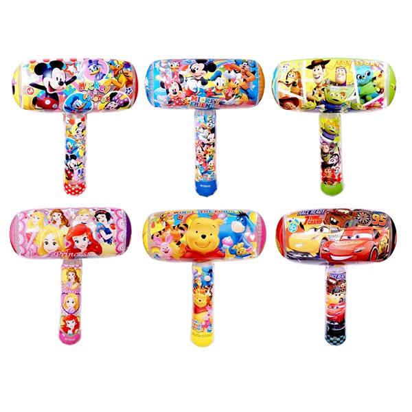 【商品名】ディズニーオールスターエアーハンマーＭ【6個セット】【商品サイズ】本体サイズ：H380×W280×D110ｍｍ【色】6種アソート。色の指定は出来ません。【注意事項】こちらの商品は業務用商材の為、不良品が出たとしても返品・交換・返金...