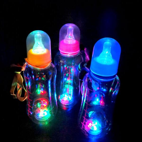 3パターンの光り方に変更可能です。【400ml入ります。】【120個セット】【商品名】ピカピカ光る！哺乳瓶ボトル【商品サイズ】本体サイズ：H200×W690mm口径：30mm【色】3色アソート。【注意事項】こちらの商品は業務用商材の為、不良...