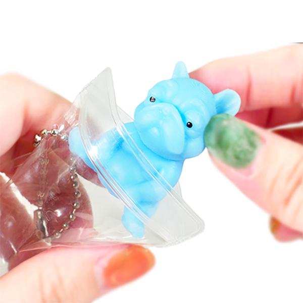【商品名】カラフルドッグスクイーズBC【24個セット】【商品サイズ】サイズ：W58×H80×D17mm【色】8種アソート。色の指定は出来ません。【注意事項】こちらの商品は業務用商材の為、不良品が出たとしても返品・交換・返金は一切出来ません。