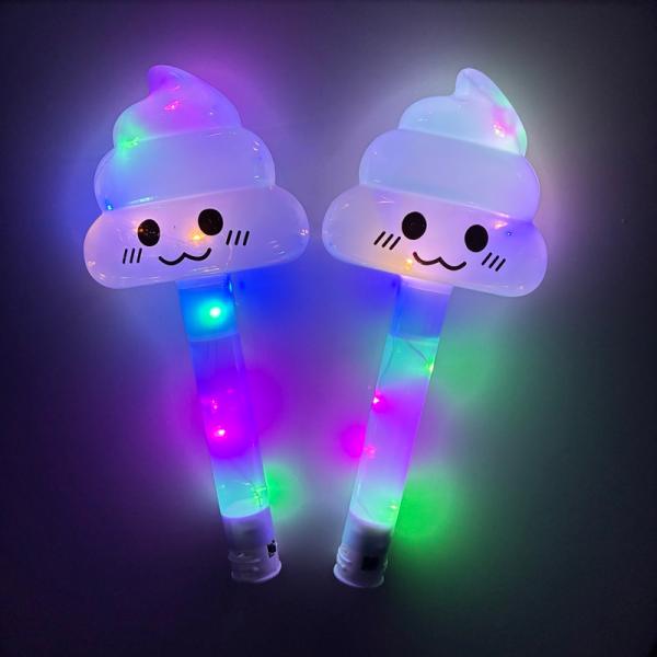 【商品名】ピカピカパステルうんちライト【12個セット】【商品サイズ】本体サイズ：H210×W90×D30mm(平均)【色】4色アソート。色の指定は出来ません。【注意事項】こちらの商品は業務用商材の為、不良品が出たとしても返品・交換・返金は一...