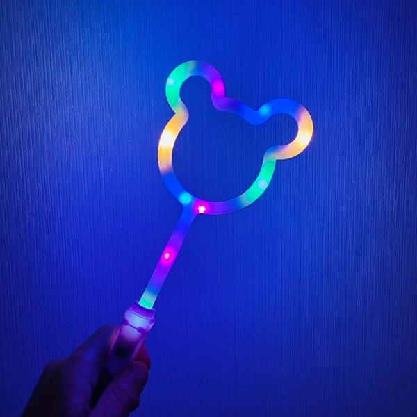 【商品名】ピカピカネオンスティック3パターンに光り方が変わります。【6個セット】【商品サイズ】本体サイズ：H310×W120×D25mmパッケージサイズ：個包装有【色】3種アソート。色柄指定不可。【注意事項】こちらの商品は業務用商材の為、不...