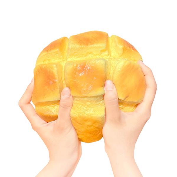 【商品名】超ジャンボメロンパンスクイーズ【2個セット】【商品サイズ】個包装あり。ネット入り本体サイズ：約H70×W180×D180mm【色】2種。色の指定は出来ません。【注意事項】こちらの商品は業務用商材の為、不良品が出たとしても返品・交換...
