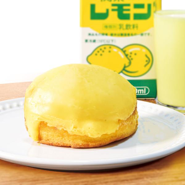 栃木県民にはおなじみの「関東栃木レモン」が、コロンとかわいいレモン型のケーキになりました。 レモン牛乳とオレンジピールを練り込んだ、香り豊かなふんわりしっとり生地を、やさしい甘さのチョコレートでコーティング。パッケージも可愛らしく、お土産や...
