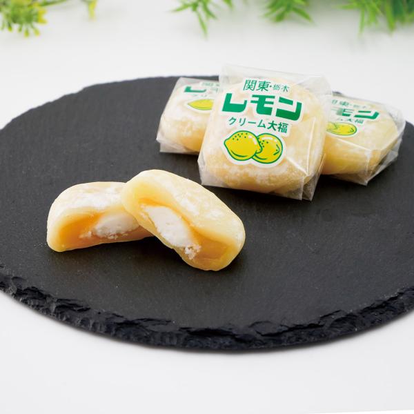栃木県民にはおなじみ「関東栃木レモン」がクリーム大福になって登場！レモン風味餡とクリームをやわらかいお餅で包み込んだ大福。そのまま食べるのはもちろん、冷やして食べるのもオススメです。可愛いパッケージでお土産にも喜ばれます。内容量：9個入賞味...