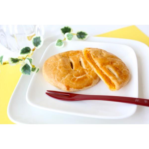 大潟村の豊かな自然が育て上げた上質のカボチャをたっぷりと使ったパイ。ホクホクと栗のように甘いカボチャのあんを、バターたっぷりのパイ生地で包み込み、ひとつひとつ丁寧に心をこめて焼き上げました。原材料名/かぼちゃ、バター、小麦粉、白あん、砂糖、...