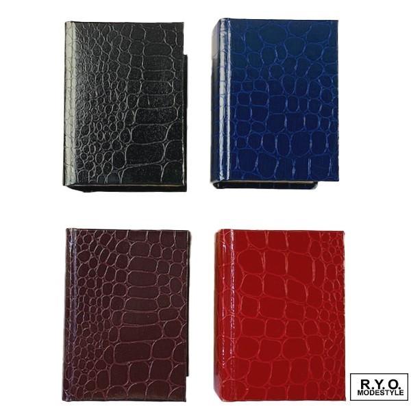 ◇素材　フロッキー(ポリエステル100％)　　紙　◇《カラー》  黒　紺　エンジ　茶◇サイズW87xD64xH45ｍｍBOOK型のおしゃれなリングケースです。エンボスが施されている紙を使用しておりクラッシックで高級感もあります。中にはリング...