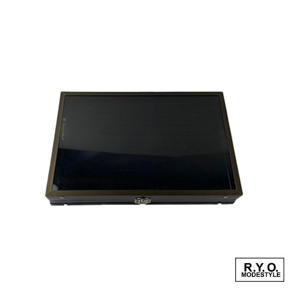 《素材》◇枠　プラスチック　ガラス　中　レーヨンパイル100％　スポンジ(ポリウレタン)　スチール《サイズ》◇外寸　サイズ　W 300mm D 203mm H 50mm　　内寸W 285mm D 187mm H 18mm《カラー》◇黒×黒　...