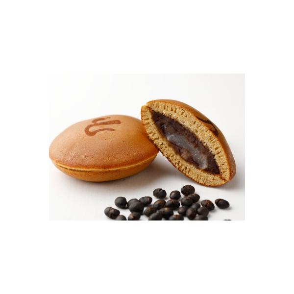 国産豆乳と黒豆茶を配合した生地を、昔ながらの製法で焼き上げ、北海道産小豆ともっちりとした求肥をサンドいたしました。１つ１つ職人が焼き上げた香ばしいどら焼きは、お茶菓子にも最適。甘さ控えめに仕上げてございます。弊社のどら焼きは、昔ながらの配合...