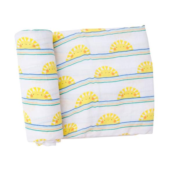 　お日様が顔を出したストライプ模様のバンブースワドルです。お日様の笑顔がかわいらしく、元気でさわやかな色使いが特徴です。男の子・女の子問わず人気の高いデザインで、お散歩や街歩きをサポートしてくれる優秀なスワドルです。　ANGEL DEARの...