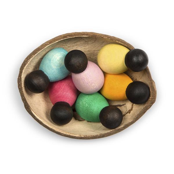 ダークヘッドの6つの小さなNinsとココナッツシェルです。12Ninsと組み合わせると、さまざまな世代が登場する遊びのイメージが浮かんできます。また、ココナッツの皮でできた入れ物は、ベビーベッド、ベッド、または子供たちが想像力でつくった何に...