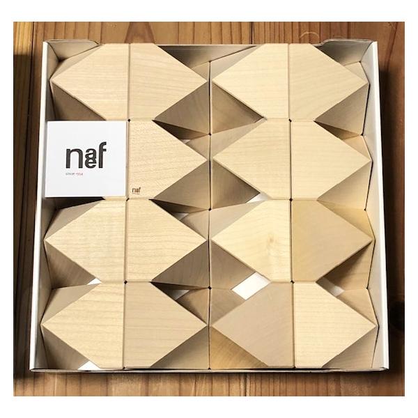 ４５度の深い切込みをはじめ、複雑なカットを施した多面体の積木です。見せる面を変えてパーツを積み上げると様々なパターンができます。ネフスピールなど５ｃｍのネフ社の積木を組み合わせることも可能。若手プロダクトデザイナーのクリスチャン・シュピース...