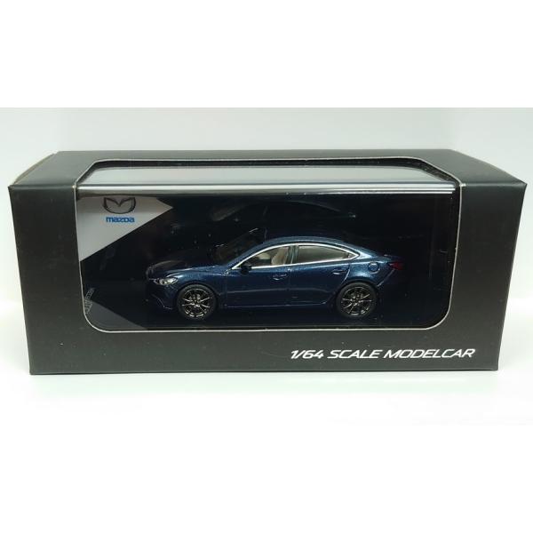 「1/64 ミニカー マツダ アテンザ セダン（2015）」です。※箱パッケージに多少のすり傷があります。透明ケースの露出している部分にも細かなすり傷があります。あらかじめご了承ください。