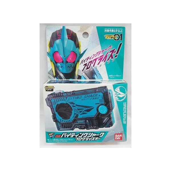 プログライズキーのボタンを押して別売りの飛電ゼロワンドライバーにタッチ！プログライズキーを変形してベルトに装填！仮面ライダーゼロワン バイティングシャークに変身！また、プログライズキーを起動後に別売りのDXエイムズショットライザーに装填し、...