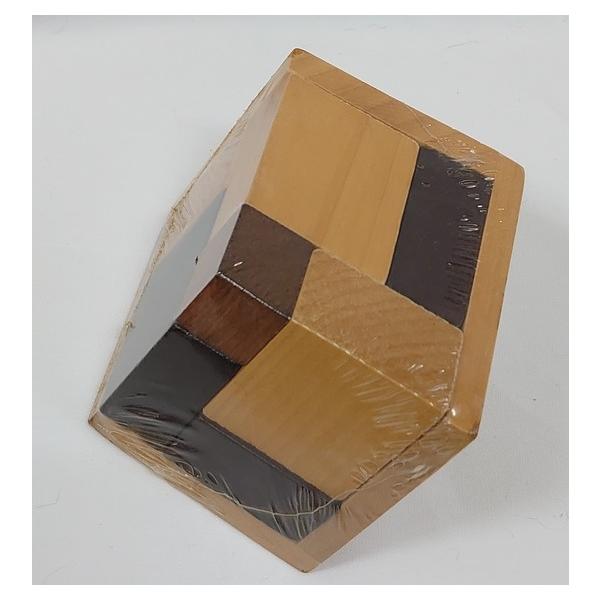 菱形立方体（大6個/小3個）を箱に入れるパズル。【サイズ：幅約10cm×奥行き約9cm×高さ約5.5cm】※外箱に汚れ、テープの劣化による剥がれ、変色などの傷みがあります。あらかじめご了承ください。