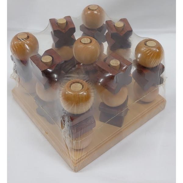 二人でゲーム。先に自分の駒が斜めに3個揃ったら勝ち。【サイズ：幅約10.5cm×奥行き約10.5cm×高さ約7cm】※外箱に汚れ、テープの劣化による剥がれ、変色などの傷みがあります。あらかじめご了承ください。