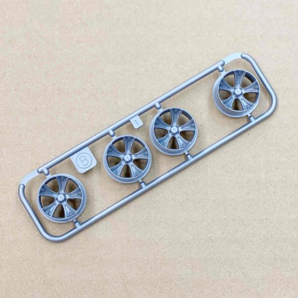 ミニ四駆中径ローハイトホイール（Aスポークタイプ）シルバーのホイールばら売り単品販売です。「ジプニー」に採用されています。