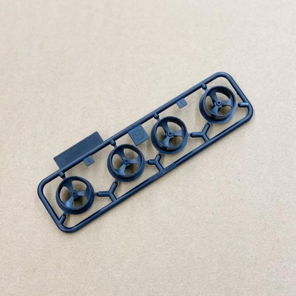 「ローフリクション小径ナロータイヤ（２４ｍｍ）＆カーボン強化ホイール（３本スポーク）」に採用されているホイールのみの単品販売です。