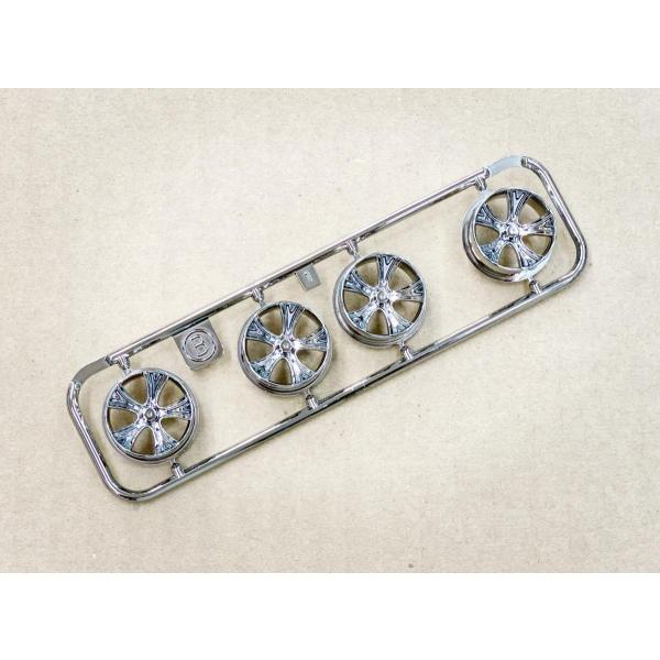 ミニ四駆中径ローハイトホイール（Aスポークタイプ）スモークメッキのホイールばら売り単品販売です。「トライロング」に採用されています。