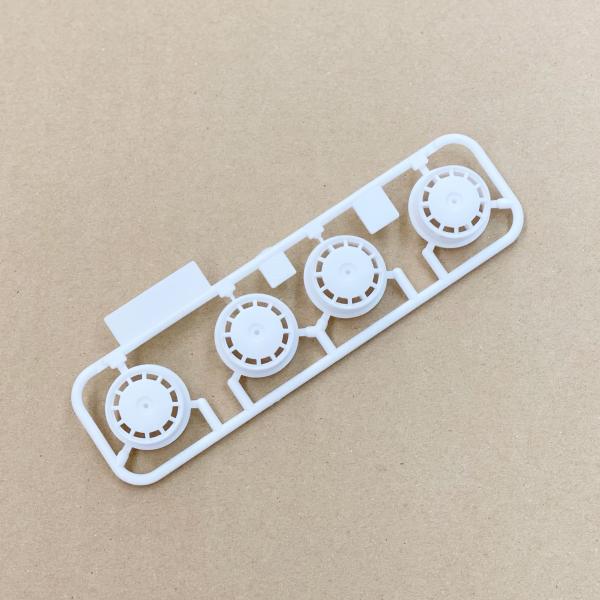 ミニ四駆中径ローハイトホイール（ディッシュ穴ありタイプ）ホワイトのホイールばら売り単品販売です。「干支ミニ四駆巳年」に採用されています。＊＊＊＊＊＊＊＊＊＊＊＊＊＊＊プーラー　貫通　タイヤ