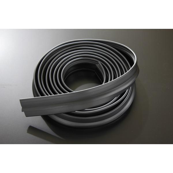 ジムニーラバーフェンダー30ｍｍ 商品詳細両面テープ固定と違い、補強プレート+専用ビスで固定するので脱落防止にもなります。   1ロール(5.9m)ございますので大型4WD車にも使用可能です！※一部離島は別途中継料金がかかります