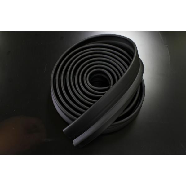 ジムニーラバーフェンダー50ｍｍ 商品詳細両面テープ固定と違い、補強プレート+専用ビスで固定するので脱落防止にもなります。   1ロール(5.9m)ございますので大型4WD車にも使用可能です！   ※装着車両のタイヤ・ホイールサイズは16×...