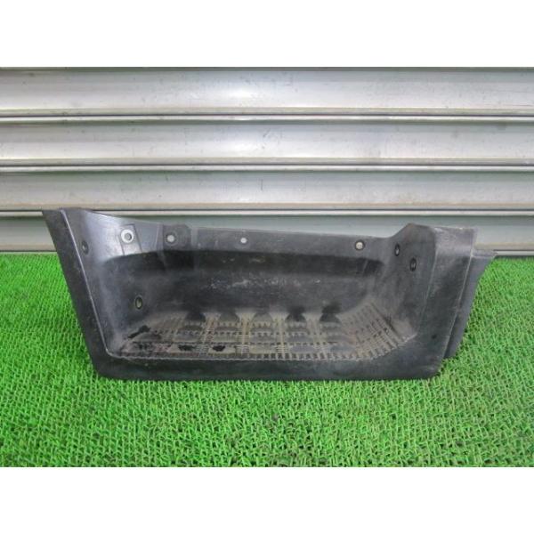 **** 商品説明を必ずご確認ください ****部品管理番号：230629000513700メーカー純正品番：W201-50-9R1A部品名：右サイドステップメーカー代替品番：2035113部品区分：リサイクル品管理品番：39878部品カラ...