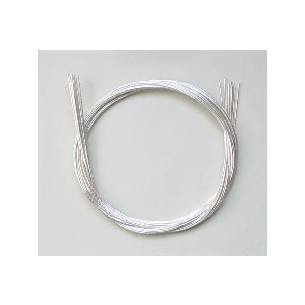 水引をお祝いの品にかけたりと、さかんになったのは、室町時代から江戸時代にかけて、日本独特の文化が興隆した頃といわれています。手が慣れないうちは、数本の水引を扱うのは思うようにいきませんが、いくつも作ることによって、自然と身についてきます。水...