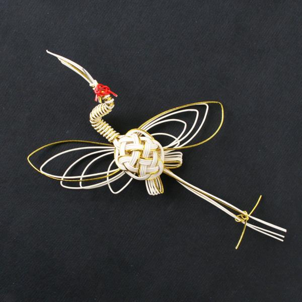 ◎内容：1個入り◎サイズ　 くちばしから尾まで：約19cm　幅：約11cm＜水引の取り扱い＞・水引は紙製品ですので、湿気に注意しましょう。・結び直しをすると、きれいに仕上がりません。・結ぶ前は、使用する水引を指先で軽くしごきます。＊こちらは...