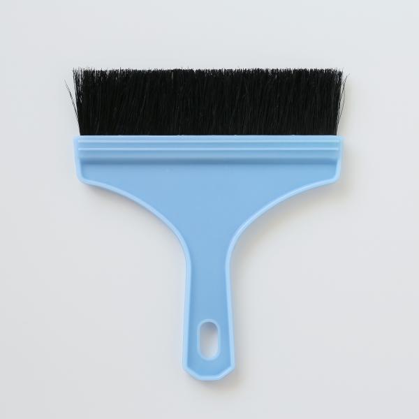 障子糊を塗ったりと張り替えの際に便利な刷毛（ハケ）です。持ち手がプラスチックで扱いやすいタイプです。◎サイズ：幅約12cm／毛先から持ち手まで約14cm（5寸）＊こちらは、4本までネコポス可能な商品です。ただし、大きな商品と同梱される場合は...