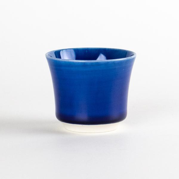 【サイズ】径6cm×高さ5cm◇ おしゃれな日本酒用のぐい呑み・おちょこ◇ ギフト 贈答品にも対応いたします◇ 材質：磁器◇ 生産地：日本（有田焼）