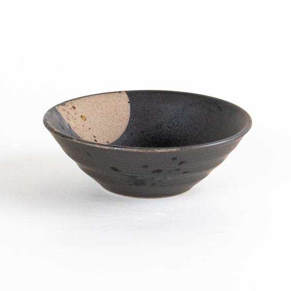【サイズ】径9cm×高さ3cm◇ おしゃれな日本酒用のぐい呑み・おちょこ◇ ギフト 贈答品にも対応いたします◇ 材質：陶器◇ 生産地：日本（有田・波佐見）