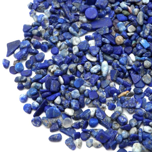 レジンやガラスドーム封入におすすめの穴なしさざれ。小瓶に入れてお部屋のインテリアなどにも。100g単位での販売となります。本商品は天然石をチップ、さざれ化にした商品です。※人工石ではございません。◆ラピスラズリラピスラズリは12月の誕生石。...