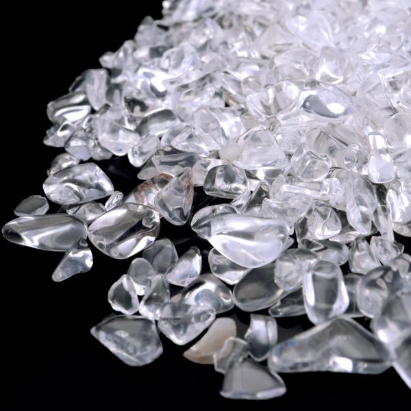 レジンやガラスドーム封入におすすめの穴なしさざれ。小瓶に入れてお部屋のインテリアなどにも。100g単位での販売となります。クラック水晶に染色を施したさざれ石です。◆水晶太古の昔から、広く世界中の人々に装飾品や通貨として親しまれてきたクォーツ...