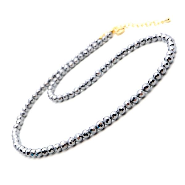 高純度のテラヘルツ鉱石ビーズを使用したネックレスです。サイズは長さは40、45、50、55、60cmの5展開。留め具はアジャスタータイプとマグネットタイプから選択可能です。■サイズ粒直径4mm◆テラヘルツテラヘルツ鉱石とは、1秒間に1兆回も...